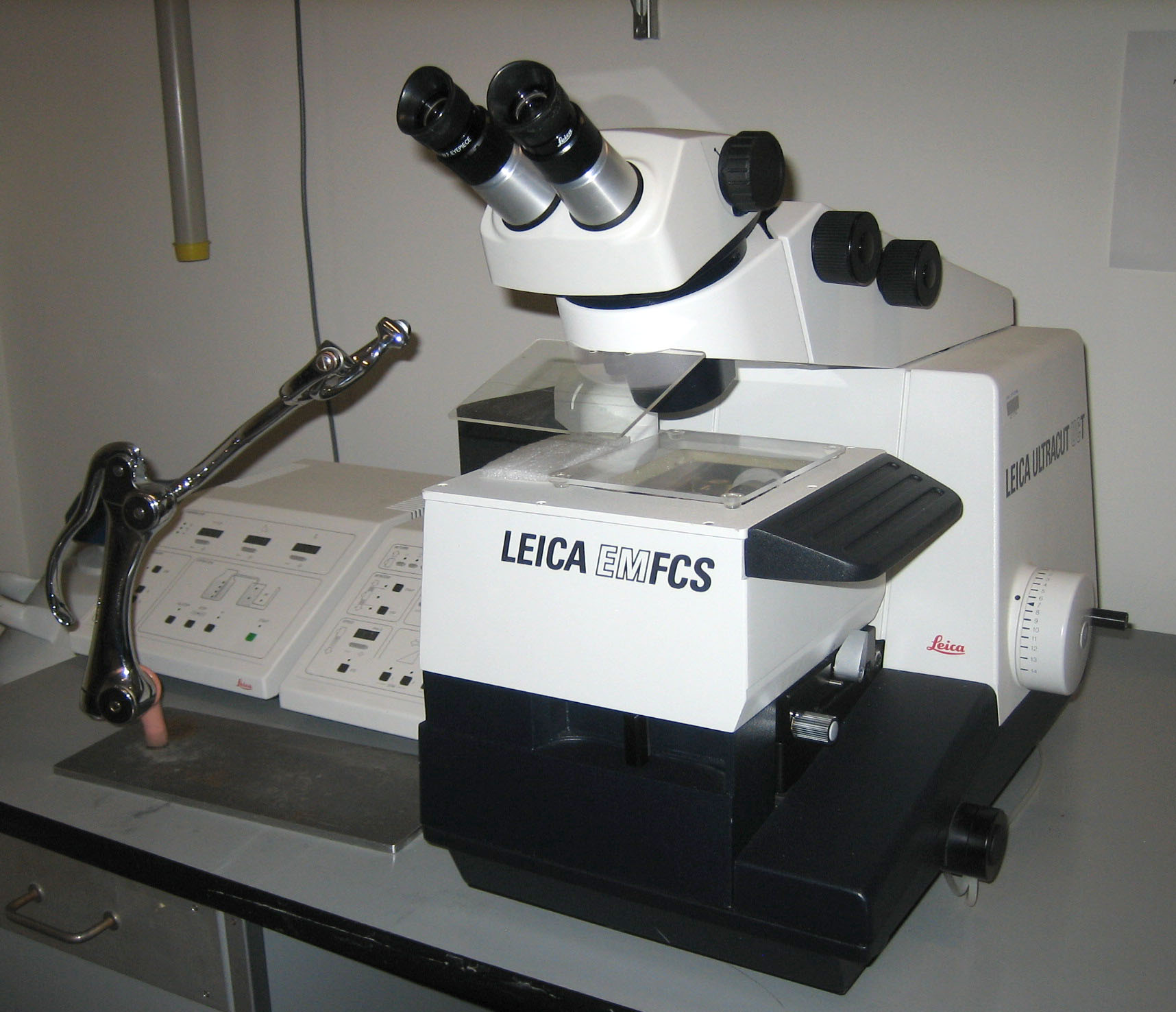 Sample Preparation Equipment | Bioscience Electron Microscopy Laboratory